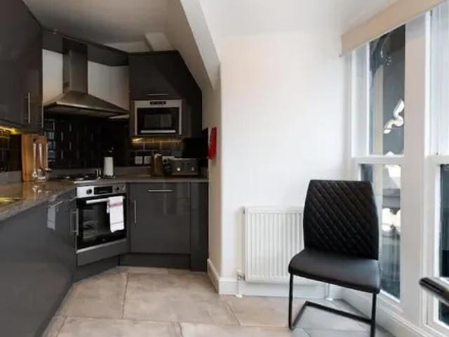 London, EC4A 2BH, United Kingdom | 3 bed apartment for rent #96045375 | Rentberry