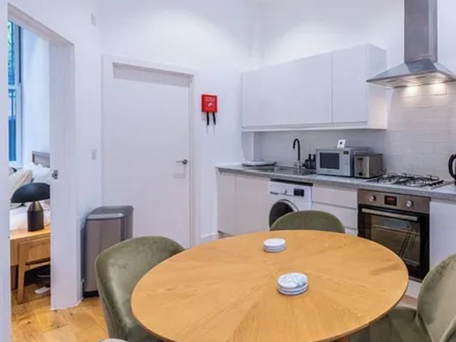 London, EC1M 3JB, United Kingdom | 4 bed house for rent #165021895 | Rentberry