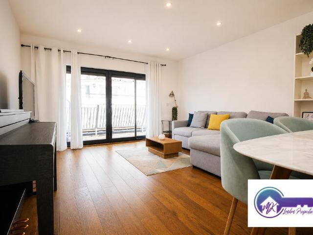 London EC1V 2 bed flat to rent £3,497 pcm £807 pw