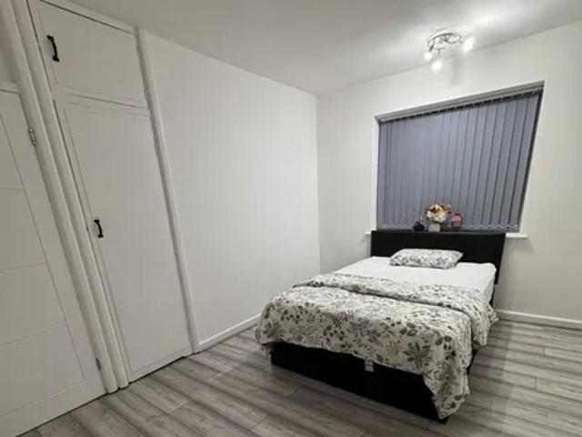 London, Fallow Corner, ENGLAND, GB | Room for rent #164703569 | Rentberry