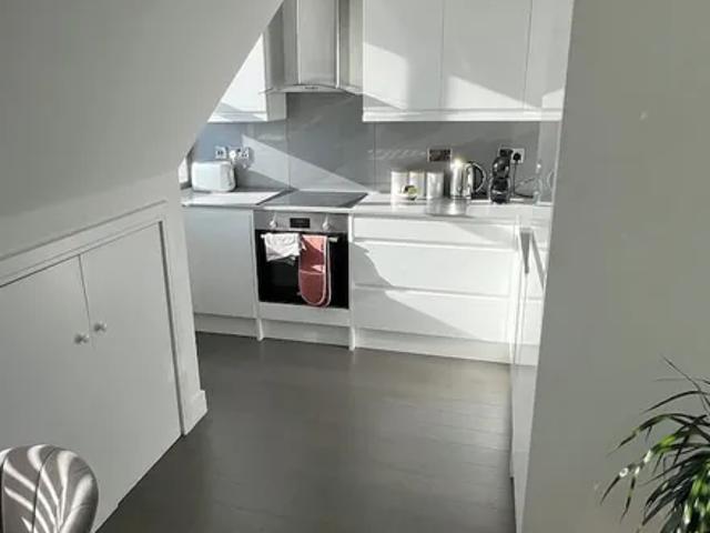 London, KT6 6AL, United Kingdom | 1 bed apartment for rent #160273758 | Rentberry