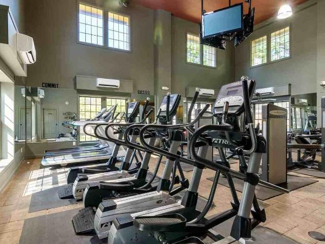 London House Apartments 2 Bedroom Apartment for Rent at 12901 Lord Nelson Dr, Lenexa, KS 66215