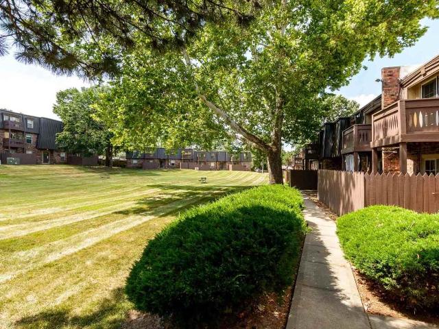 London House Apartments 2 Bedroom Apartment for Rent at 12901 Lord Nelson Dr, Lenexa, KS 66215