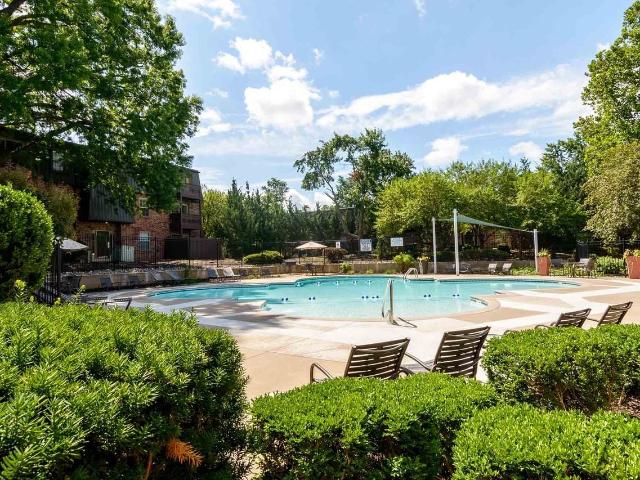 London House Apartments 2 Bedroom Apartment for Rent at 12901 Lord Nelson Dr, Lenexa, KS 66215