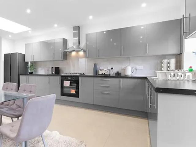 London, HA7 2NW, United Kingdom | 4 bed duplex for rent #166227817 | Rentberry