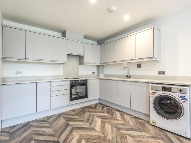 London Heights, London Road, Camberley GU15, 1 bed flat to rent, £950 pcm | PrimeLocation