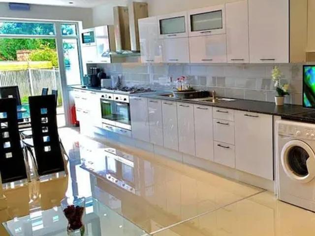 London, IG2 7DE, United Kingdom | Studio house for rent #167065003 | Rentberry