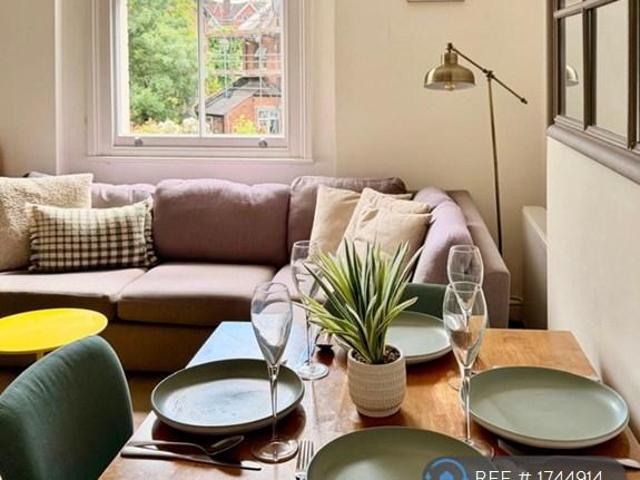 London, London, NW2 2 bed flat to rent £3,500 pcm £808 pw