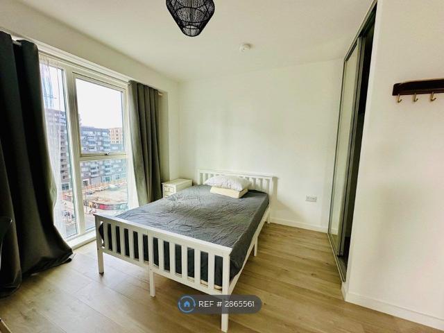 London, London E16, 2 bed flat to rent, £2,400 pcm | PrimeLocation