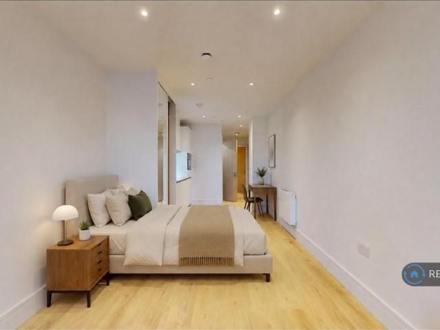London, London, SW20 Studio to rent £1,595 pcm £368 pw