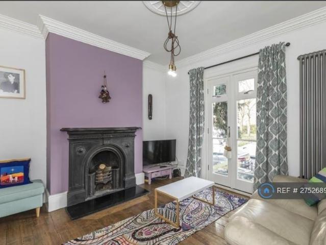 London, London, SE10 4 bed end of terrace house to rent £3,500 pcm £808 pw