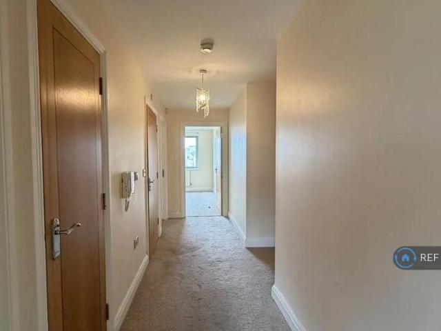 London, London, SE28 2 bed penthouse to rent £3,000 pcm £692 pw