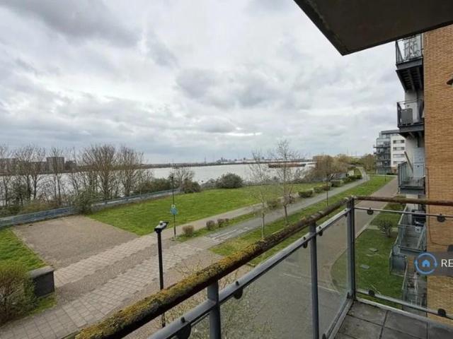 London, London, SE28 2 bed penthouse to rent £3,000 pcm £692 pw