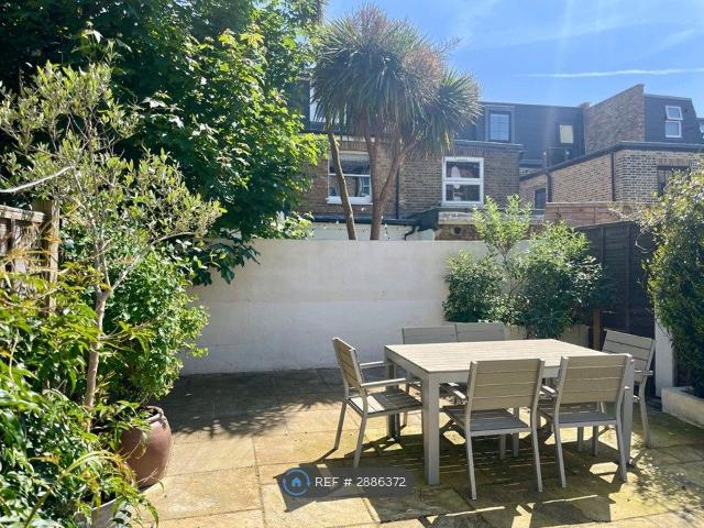 London, London W12, 2 bed flat to rent, £2,450 pcm | PrimeLocation