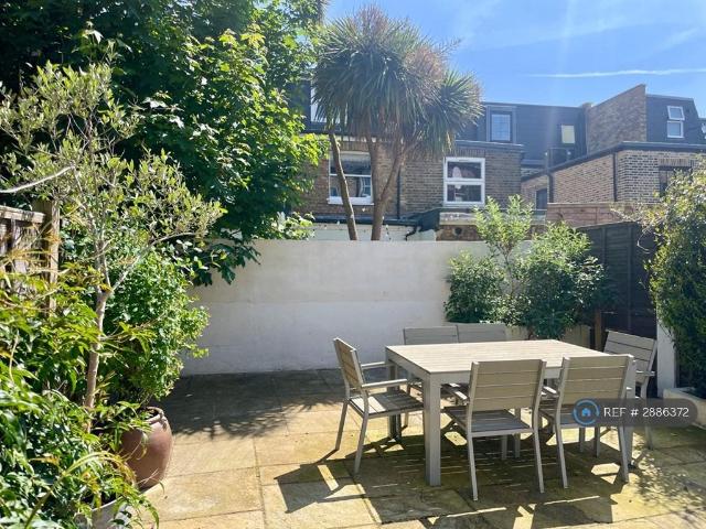 London, London, W12 2 bed flat to rent £2,450 pcm £565 pw
