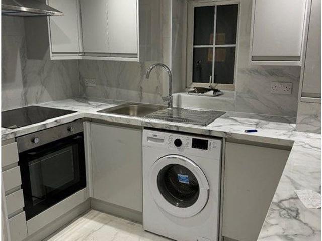 London, London W14, 3 bed flat to rent, £3,300 pcm | PrimeLocation