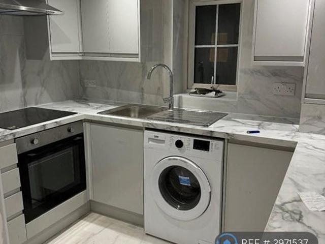 London, London, W14 3 bed flat to rent £3,300 pcm £762 pw