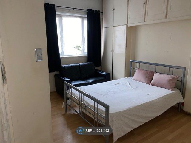 London, London W3, Room to rent, £980 pcm | PrimeLocation