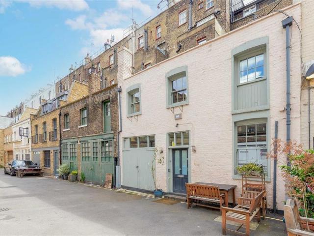 London Mews, London W2 2 bed house to rent £3,500 pcm £808 pw