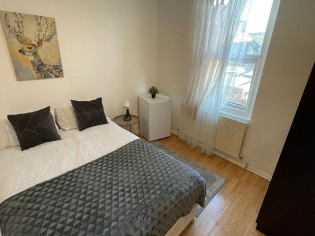 London N15, Room to rent, £867 pcm | PrimeLocation