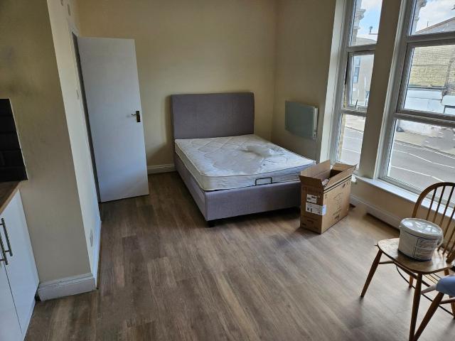 London N15, Studio to rent, £1,200 pcm | PrimeLocation