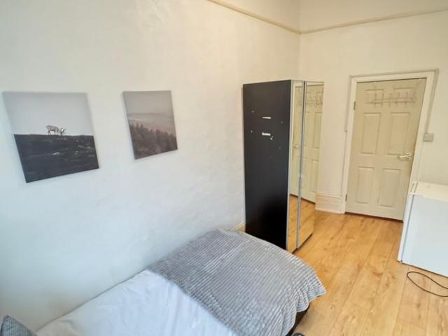 London N16, Room to rent, £780 pcm | PrimeLocation
