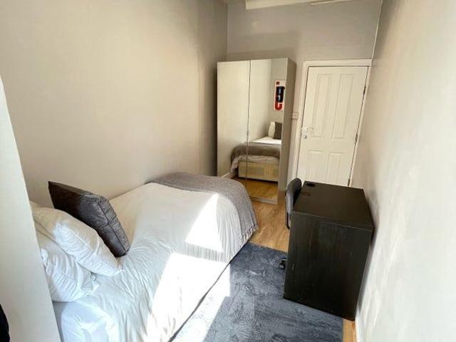London N16, Room to rent, £780 pcm | PrimeLocation