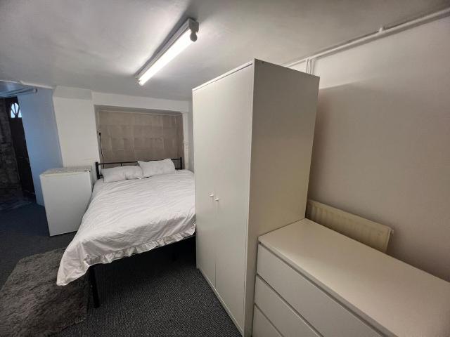 London N16, Room to rent, £780 pcm | PrimeLocation