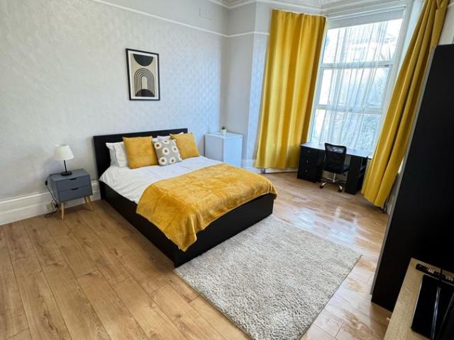 London N16, Room to rent, £1,127 pcm | PrimeLocation