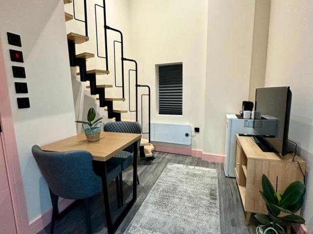 London N16, Studio to rent, £1,300 pcm | PrimeLocation