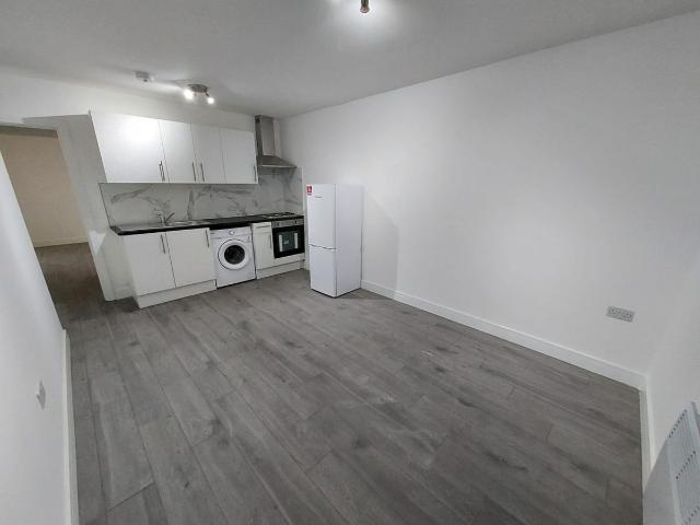 London N17, 1 bed flat to rent, £1,400 pcm | PrimeLocation