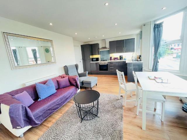 London N10 2 bed apartment to rent £2,050 pcm £473 pw