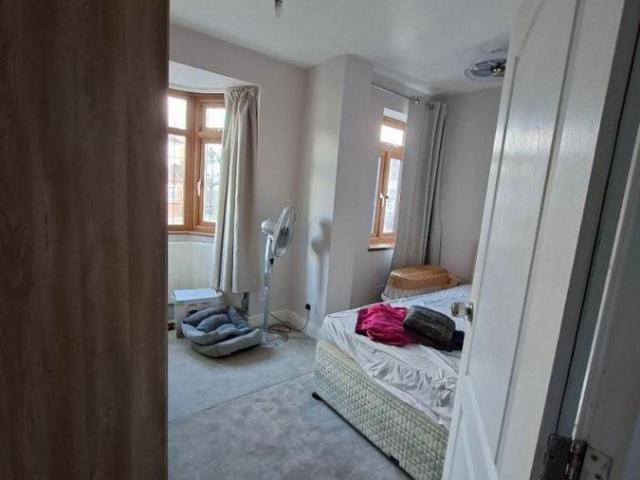 London N20, Room to rent, £900 pcm | PrimeLocation