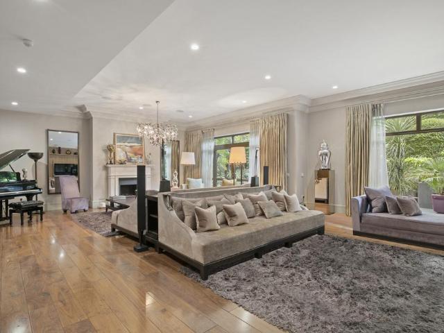 London N2 3 bed flat to rent £20,583 pcm £4,750 pw