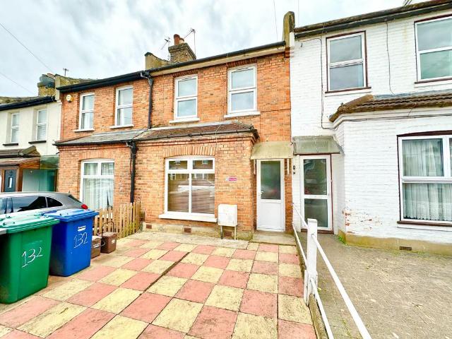 London N3 2 bed terraced house to rent £2,100 pcm £485 pw