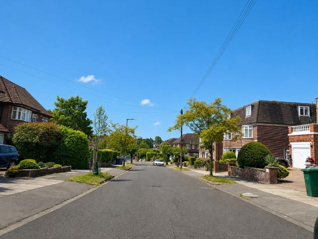 London N3, 4 bed detached house to rent, £4,500 pcm | PrimeLocation