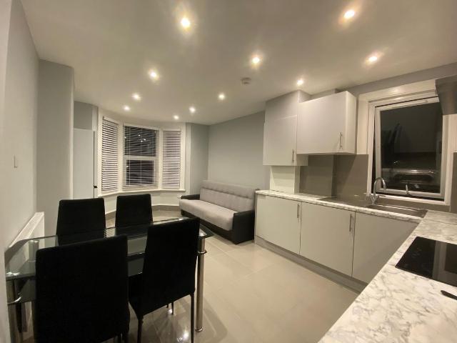 London N8, 2 bed flat to rent, £2,150 pcm | PrimeLocation