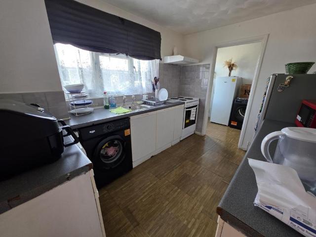 LONDON N9 3 bed flat to rent £2,200 pcm £508 pw