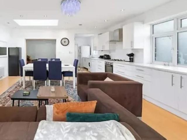 London, NW4 4TL, United Kingdom | 4 bed house for rent #160281411 | Rentberry