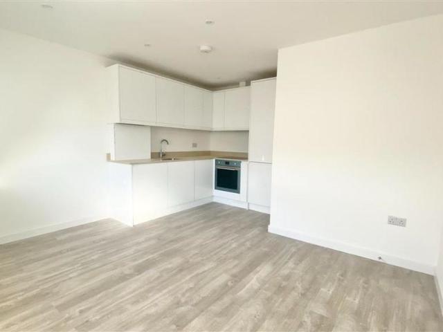 London NW6 1 bed apartment to rent £1,950 pcm £450 pw