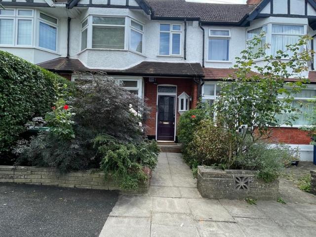 London NW7 3 bed terraced house to rent £2,300 pcm £531 pw