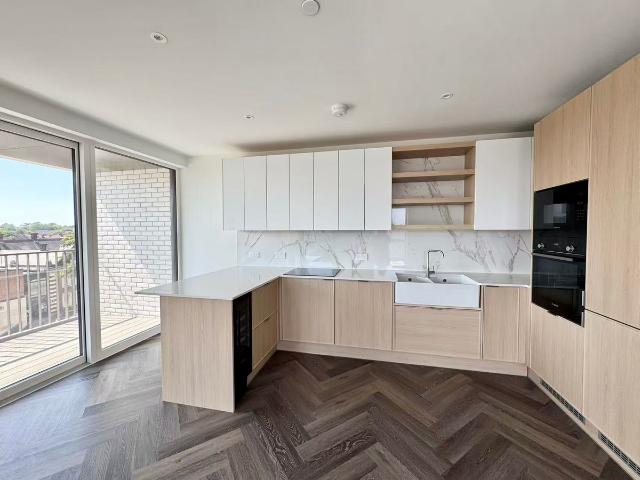 London NW9, 3 bed flat to rent, £3,300 pcm | PrimeLocation