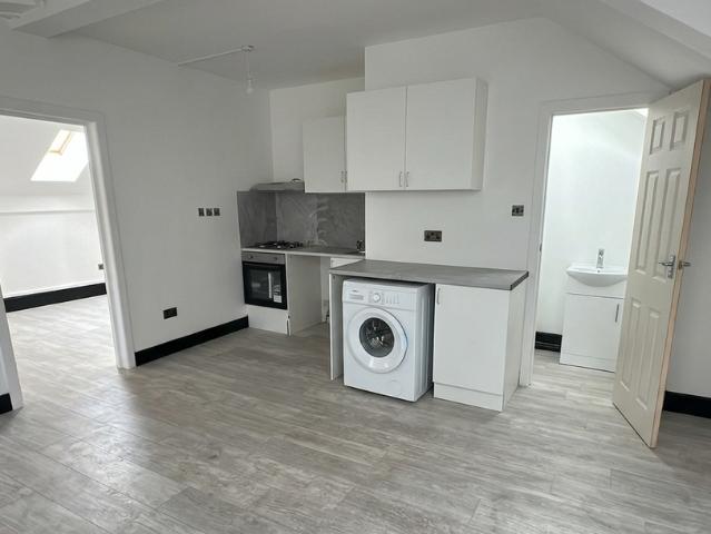 London NW10, 1 bed flat to rent, £1,900 pcm | PrimeLocation