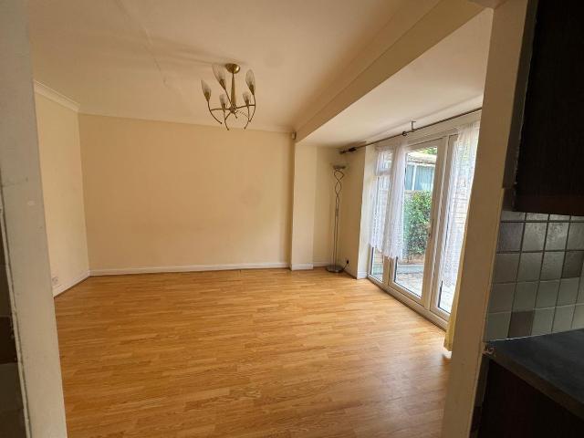 London NW10, Room to rent, £700 pcm | PrimeLocation