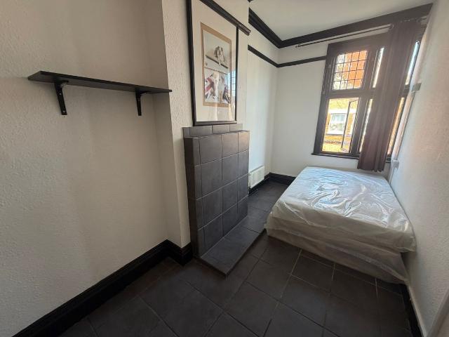 London NW10, Room to rent, £850 pcm | PrimeLocation