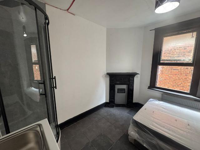 London NW10, Studio to rent, £1,100 pcm | PrimeLocation