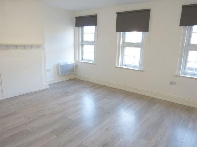 London NW11, 1 bed flat to rent, £1,600 pcm | PrimeLocation