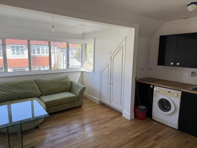 London, NW11 2 bed flat to rent £1,700 pcm £392 pw