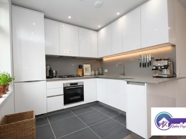 London NW11 3 bed flat to rent £2,899 pcm £669 pw