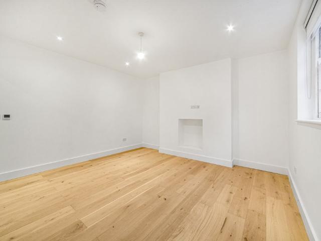 London NW1, 2 bed flat to rent, £3,683 pcm | PrimeLocation